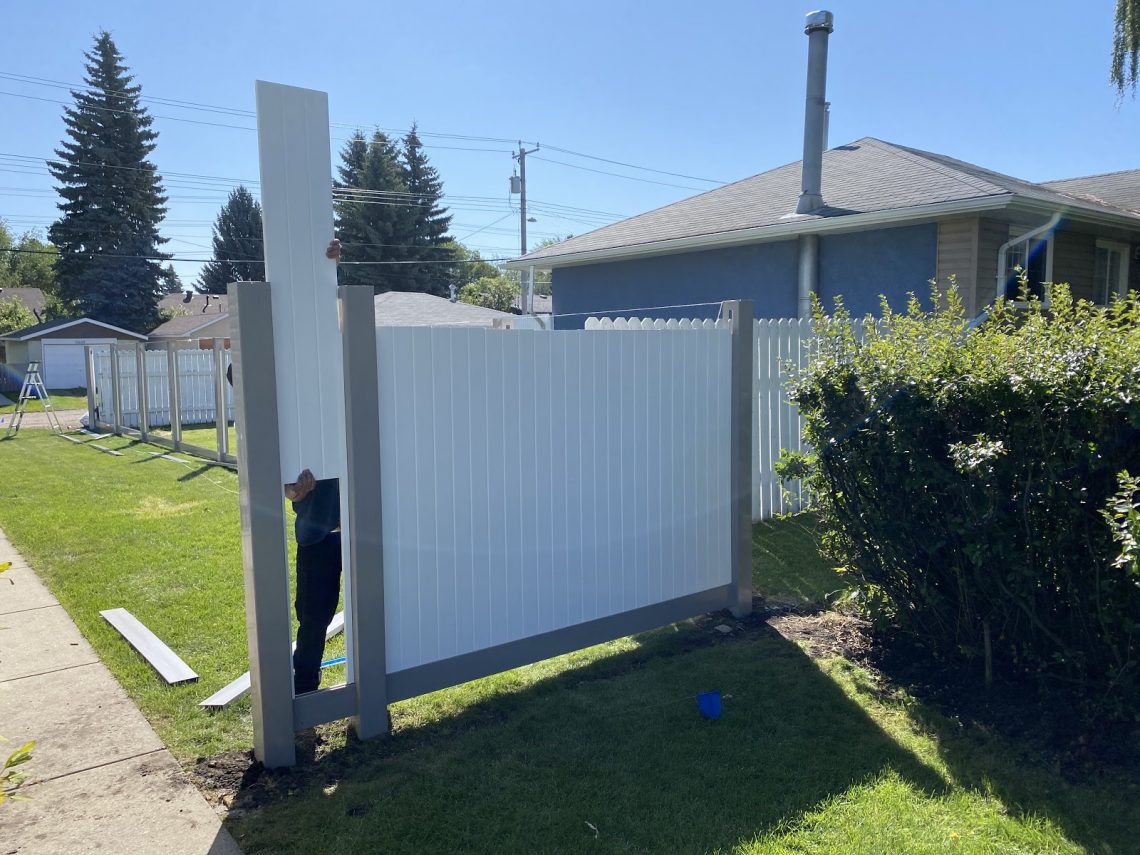 Why choose Fence repair? - Everlast Vinyl Fencing